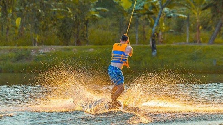 Faça Wakeboard sem precisar de lancha, no Naga Cable Park, SP